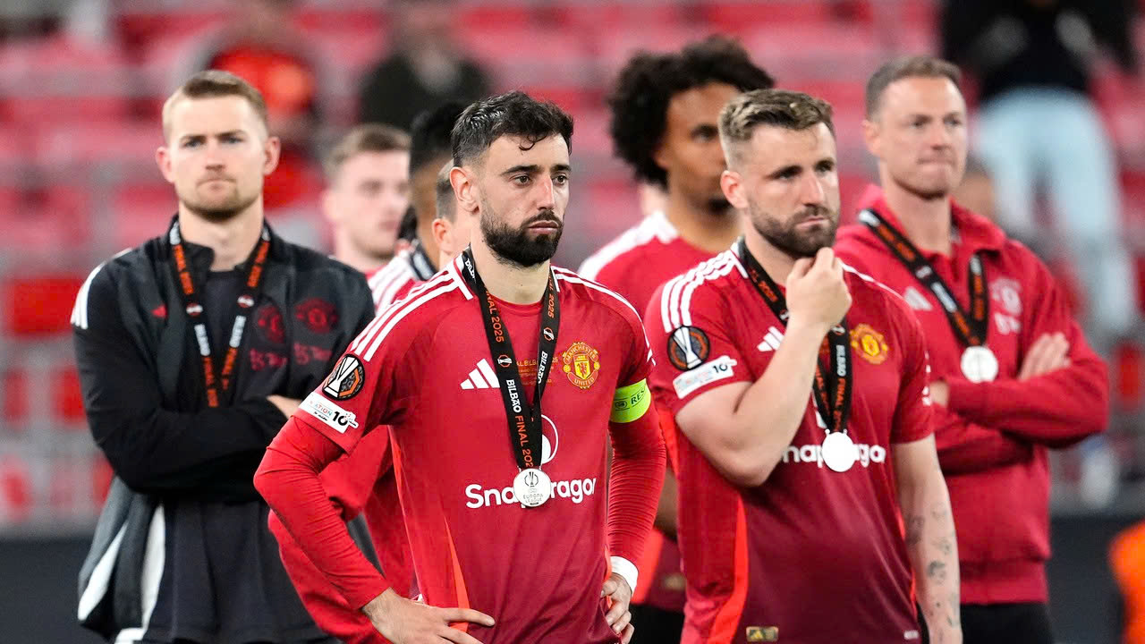 Song Tre News - Manchester United trắng tay: Mùa giải tủi hổ và những ...